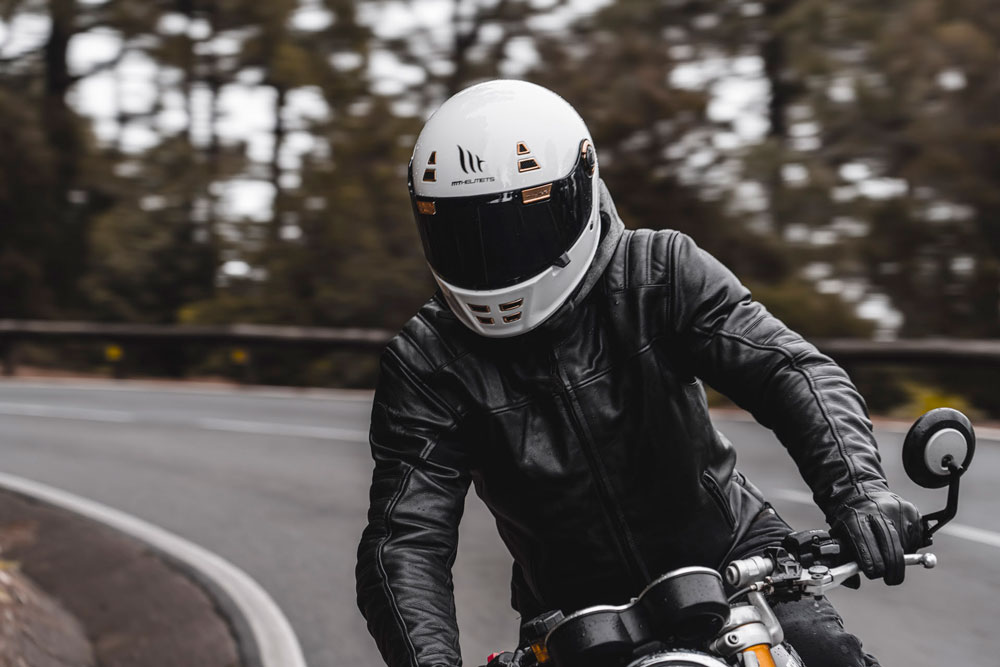 Casco MT Jarama: Un homenaje de éxito internacional | Club del ...